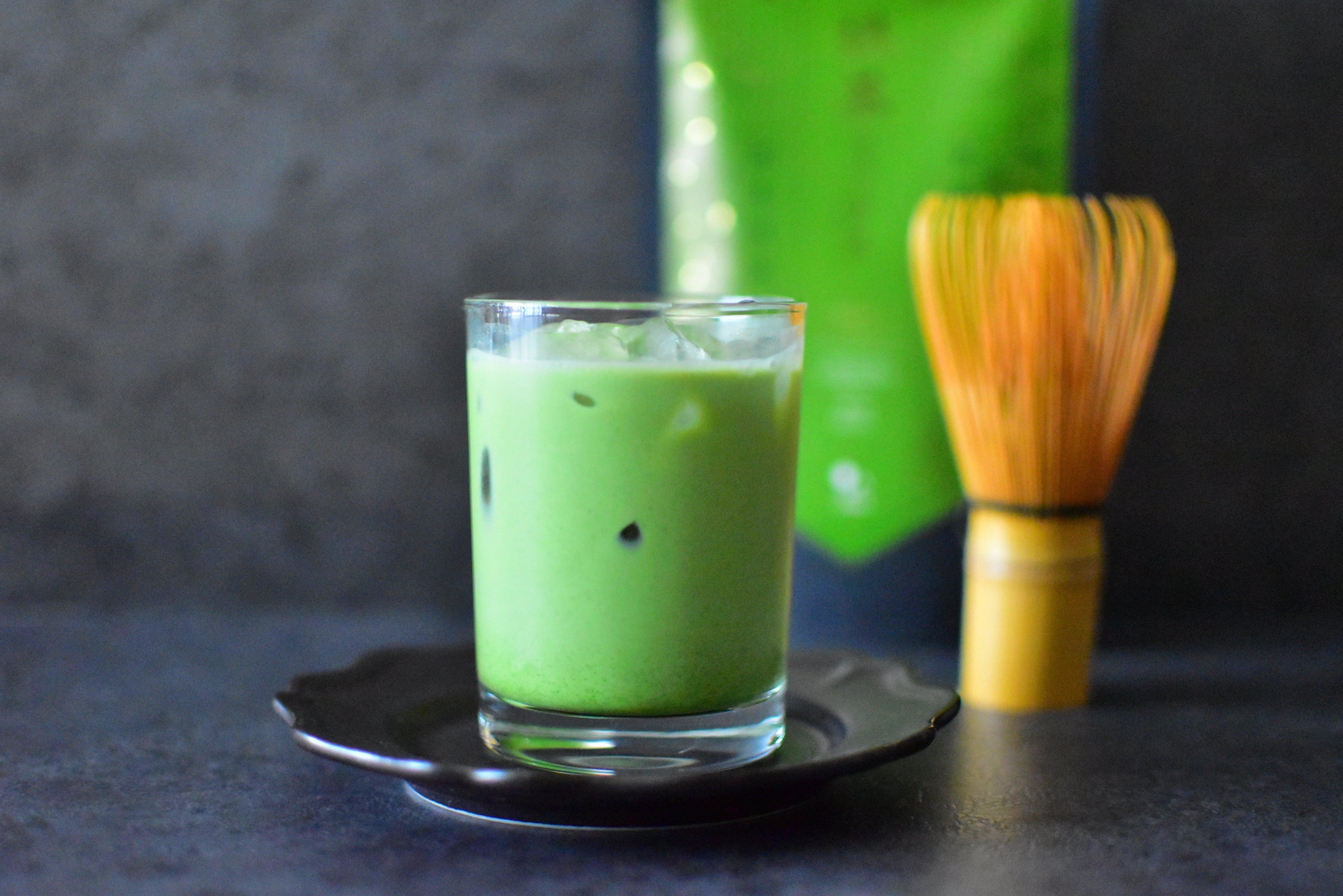 Super Easy & Quick Iced Matcha Latte Recipe - Under 5 Minutes ...