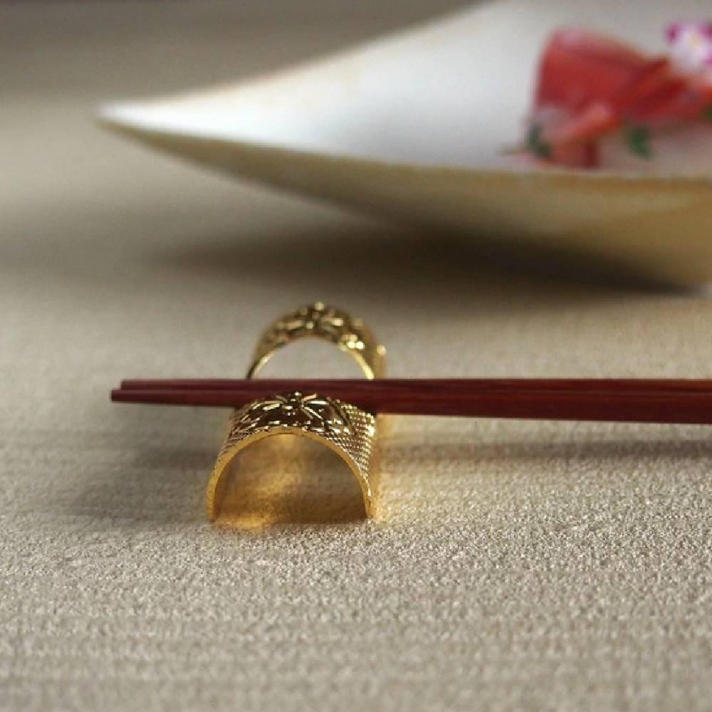 Tanabe Elegant Gold Chopstick Rest With Traditional Pattern